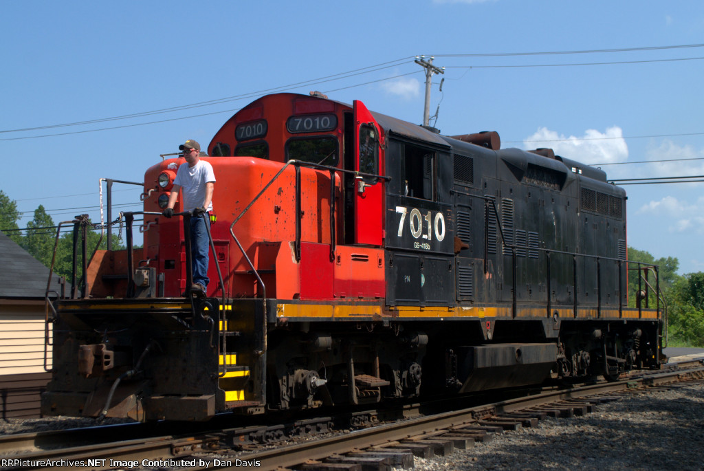 PN 7010 running around